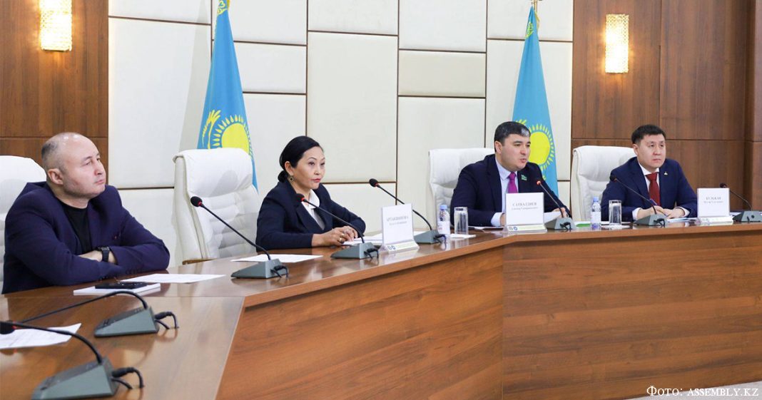 В Астане разъяснили решения V Национального курултая для представителей ...